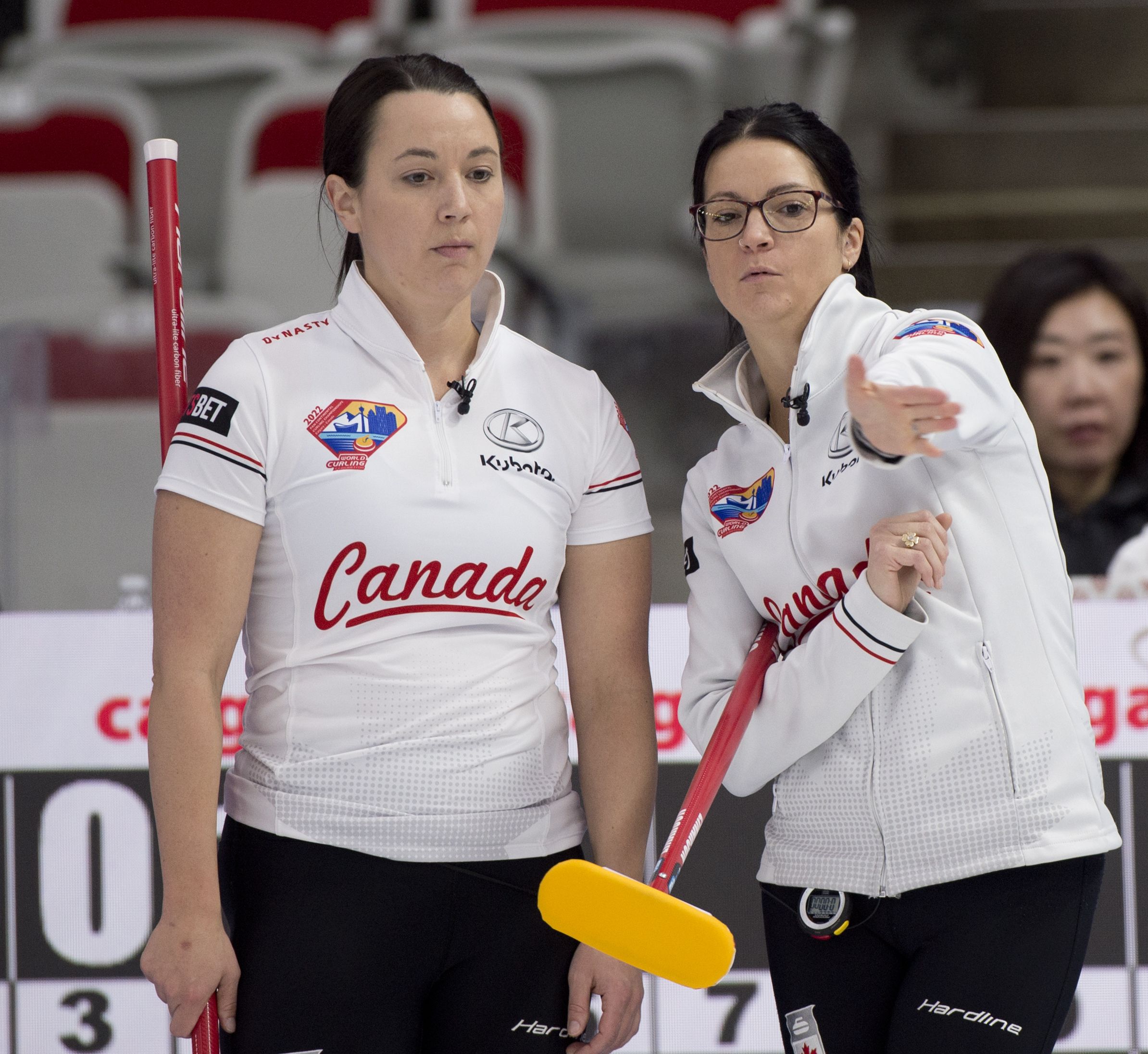 Manitoba’s Jennifer Jones, Canada’s Einarson into Scotties playoffs ...