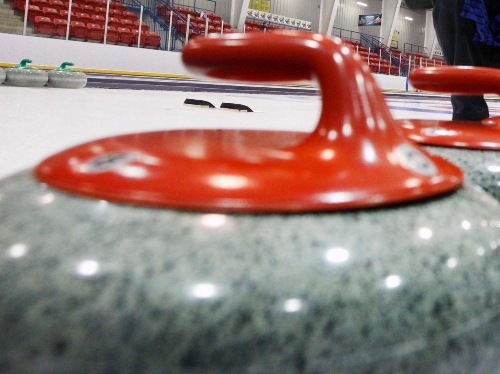 71-year-old lead makes his Manitoba men's curling debut | Winnipeg Sun