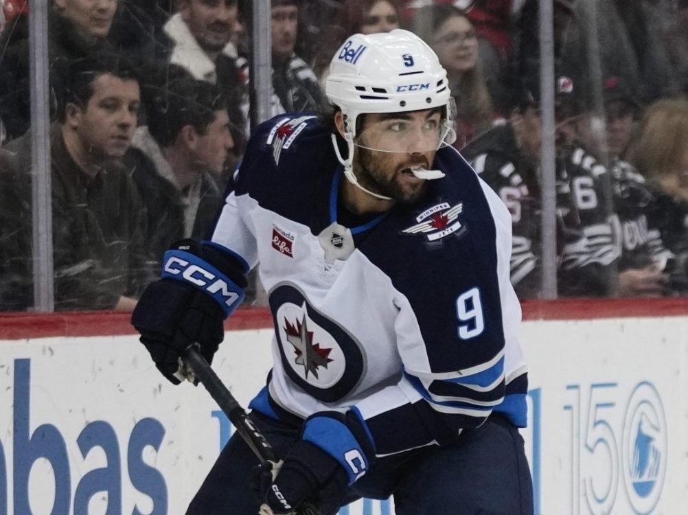 'Don't want to go anywhere else': Iafallo staying with Jets | Winnipeg Sun