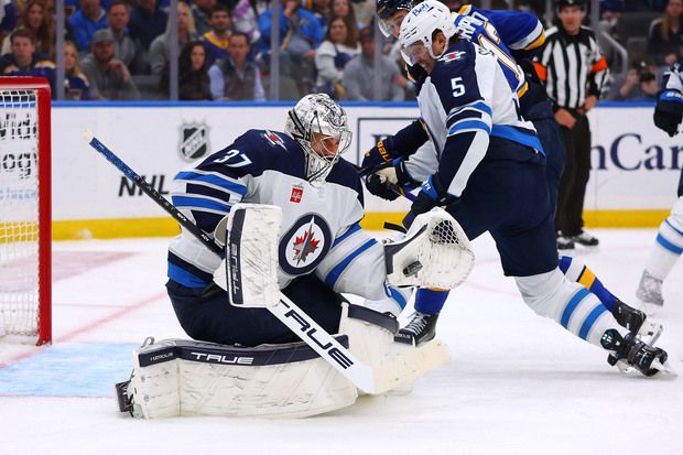 The Winnipeg Jets lose to the St. Louis Blues in Game 4 of the NHL ...