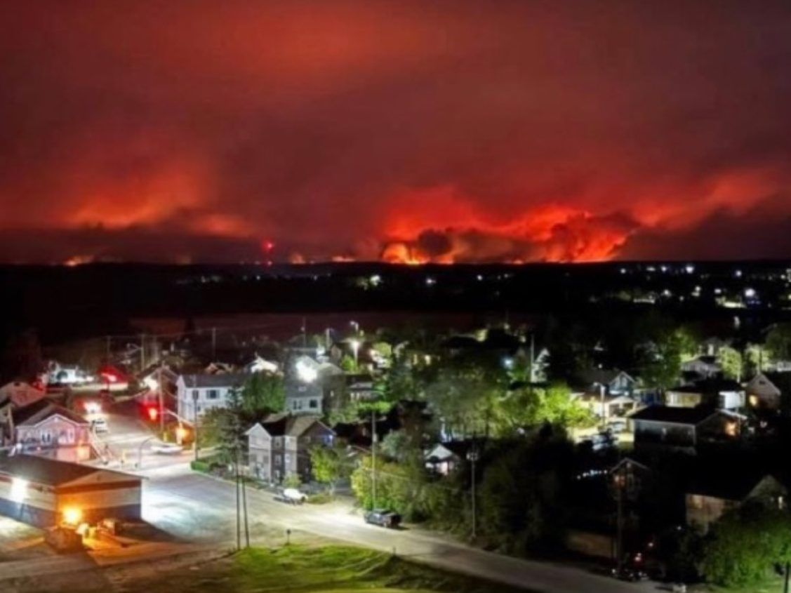 Flin Flon faces catastrophic threat as wildfire closes in | Winnipeg Sun