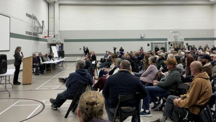 Springfield crowd packs hall to fight Sio Silica project, WMR plan ...
