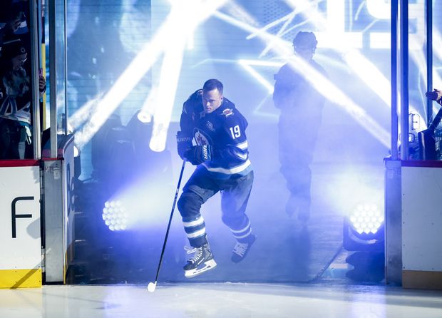 Quite a night for Jonathan Toews in his return to the NHL | Winnipeg Sun